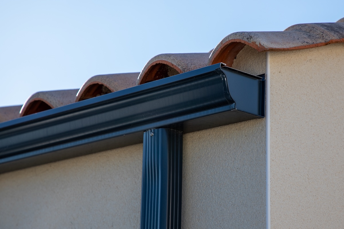 Seamless Gutters: Benefits, Costs & Installation Guide